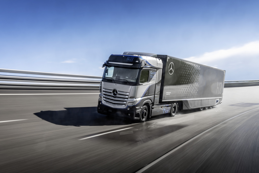 Daimler Trucks starts testing new GenH2 fuel cell truck prototype