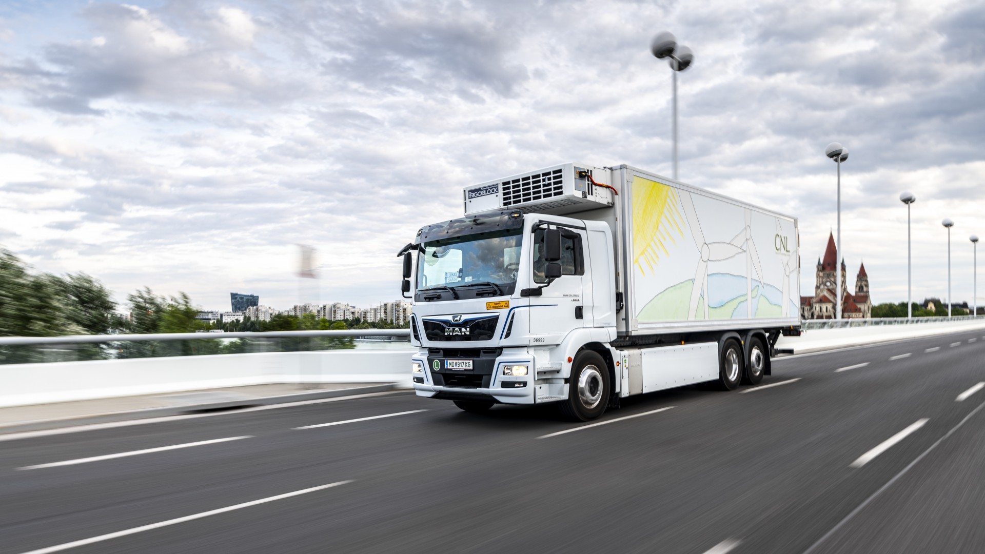 Man electric trucks in food distribution. A field test study in Berlin