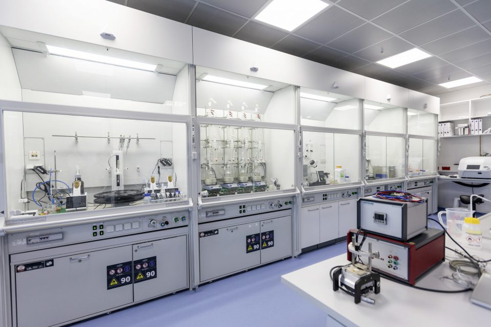 Volkswagen opens modern lab for battery cells in Germany