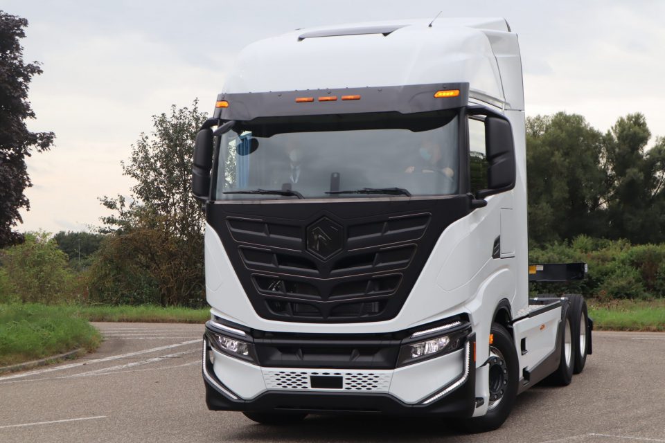 Another major order of Nikola Tre BEV trucks in the US. Heniff ...