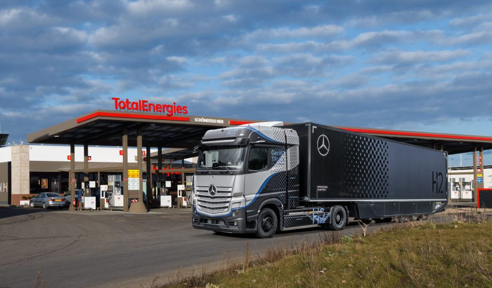 Daimler Trucks to partner with TotalEnergies for decarbonization in ...