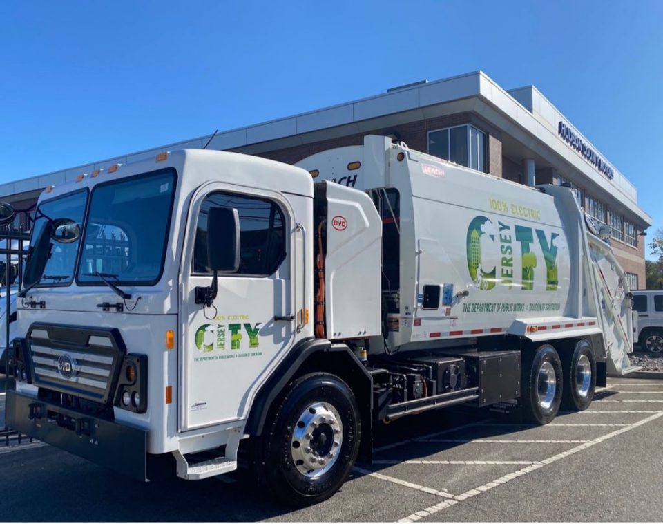 Five BYD electric refuse trucks headed to Jersey City, USA ...
