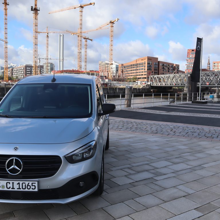 Mercedes-Benz and Factorial Energy will jointly develop solid-state ...