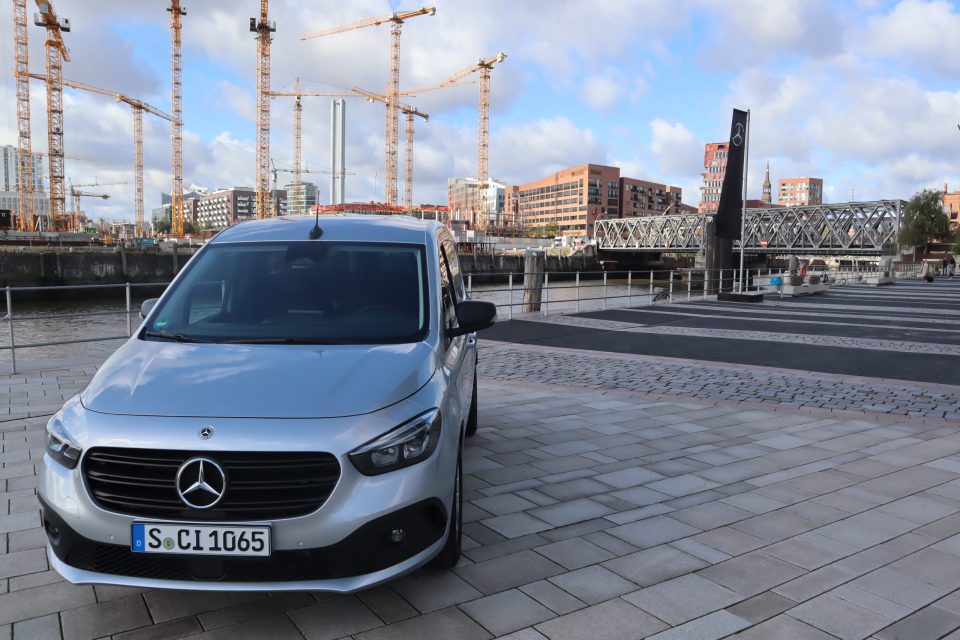 Mercedes-Benz and Factorial Energy will jointly develop solid-state ...