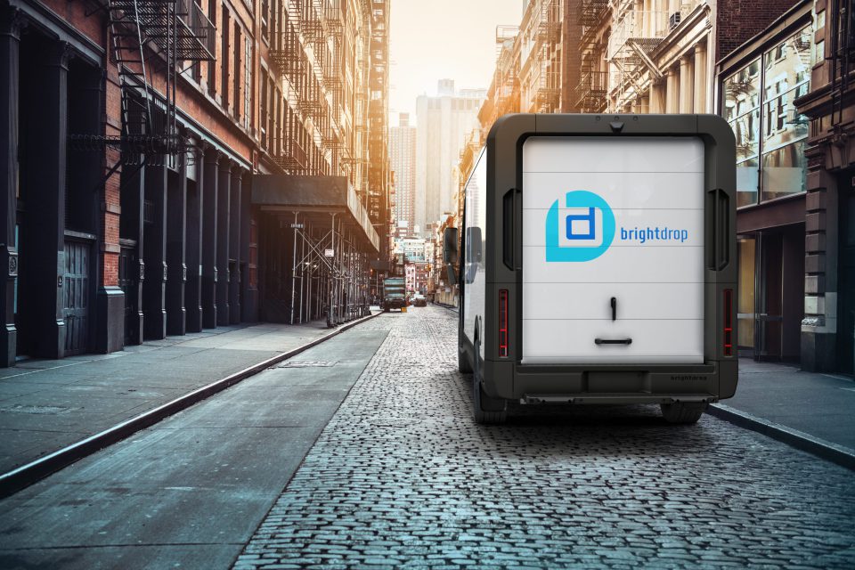 Electric vans, Brightdrop starts shipping the first Zevo 600 vehicles ...