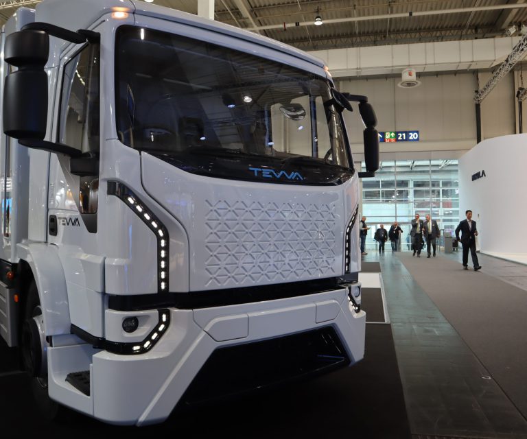 The new 19-ton hydrogen electric truck unveiled by Tevva at IAA ...
