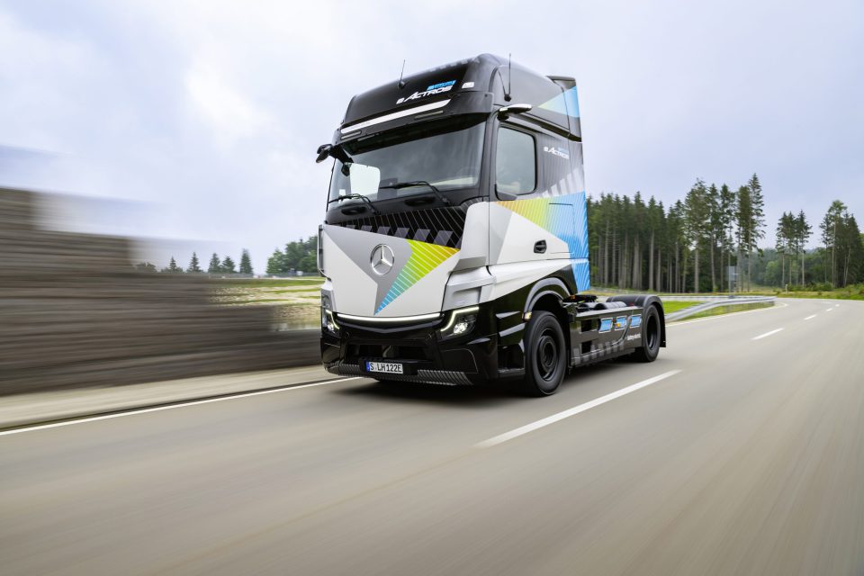Mercedes gets first important pre-order for the newly-launched eActros ...
