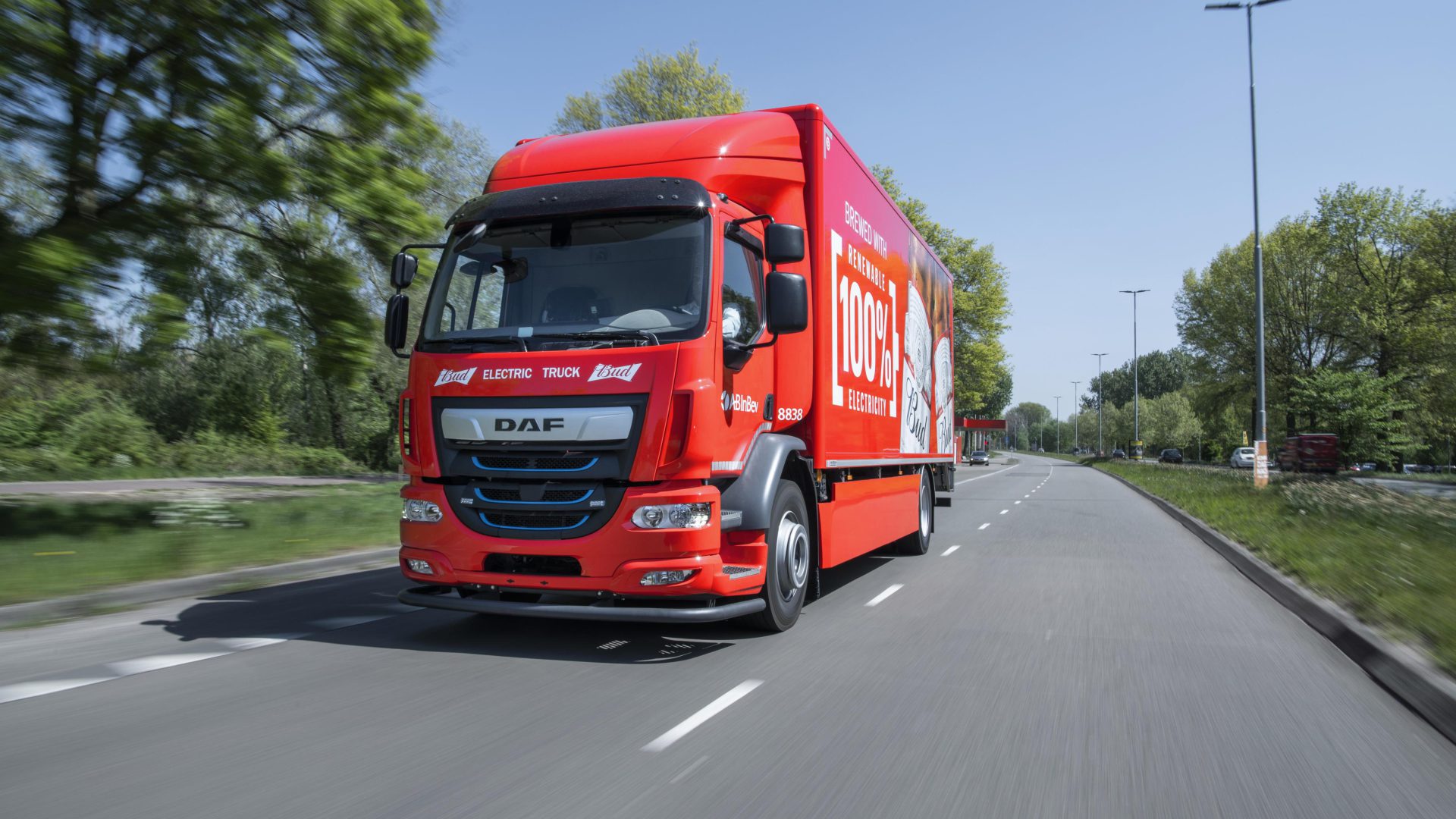 DAF to begin deliveries of its LF Electric truck. First customers in ...