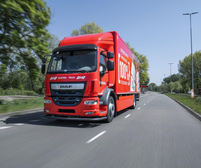 DAF to begin deliveries of its LF Electric truck. First customers in ...