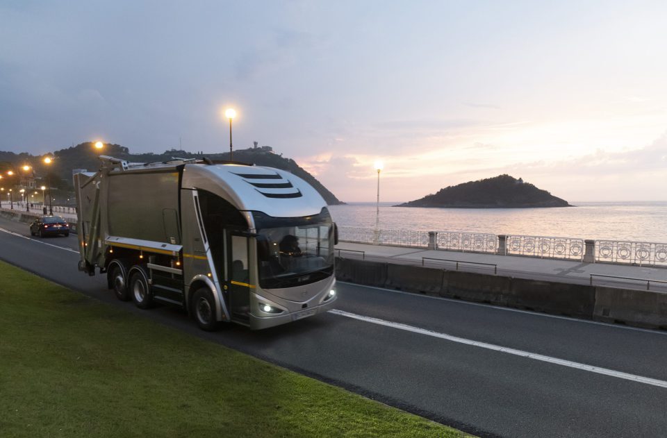 Two Irizar electric trucks for waste collection headed to San Sebastian ...
