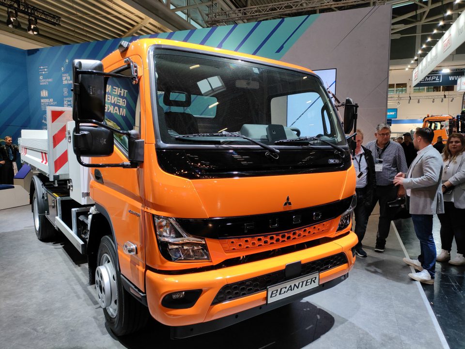 The new FUSO eCanter with roll-off tipper for construction. Up to 42 ...