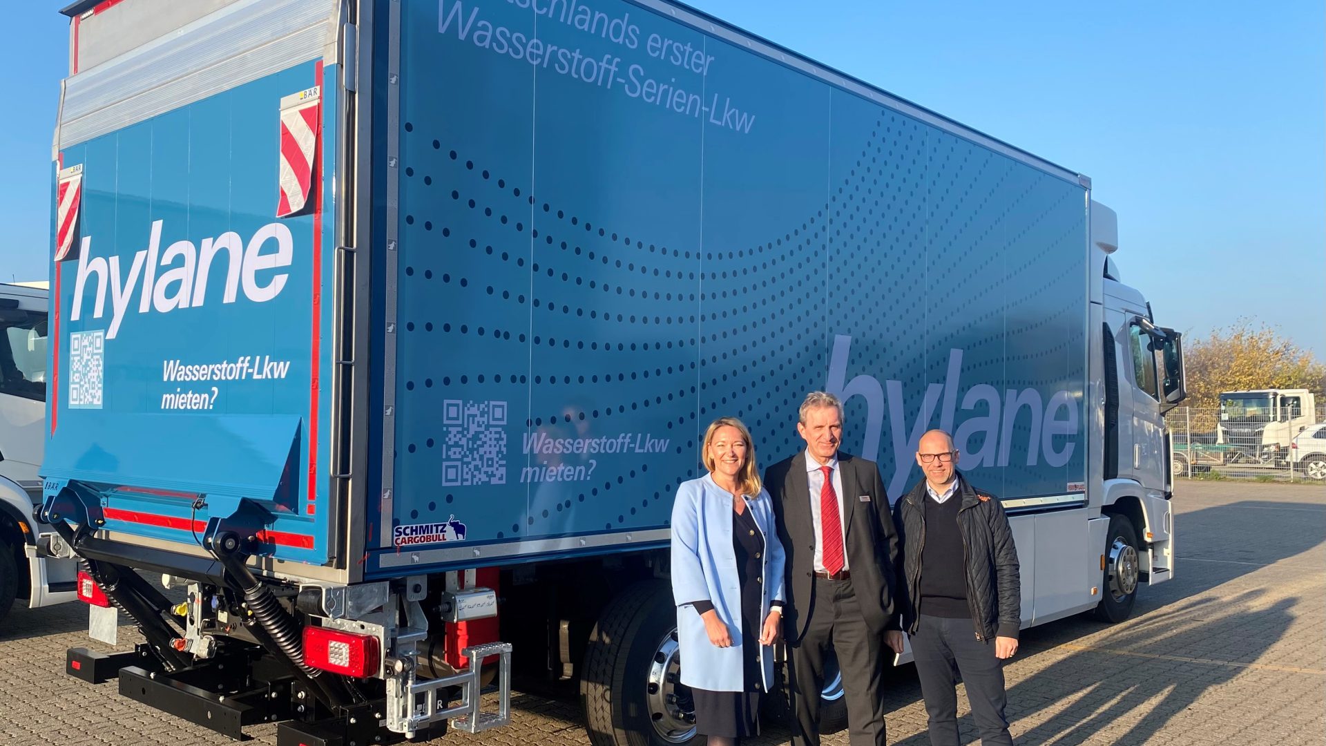 Hydrogen powered Hyundai truck with Schmitz Cargobull body delivered to ...