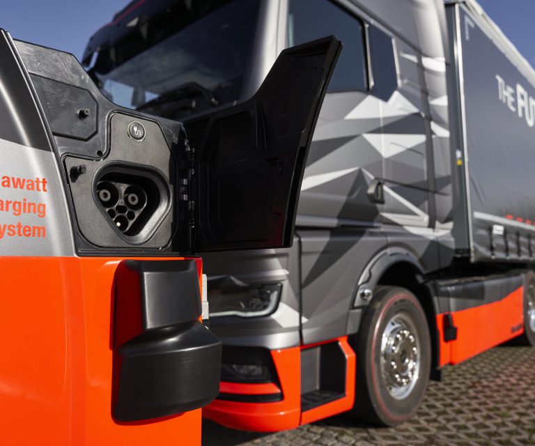Electric trucks and megawatt charging systems. MAN joins the NEFTON ...