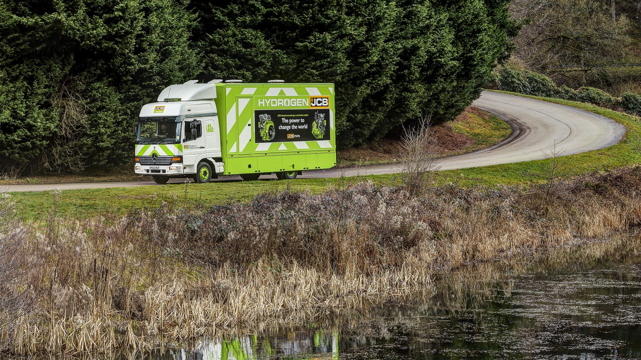 JCB hydrogen ICE in a Mercedes 7.5 ton truck - Sustainable Truck&Van