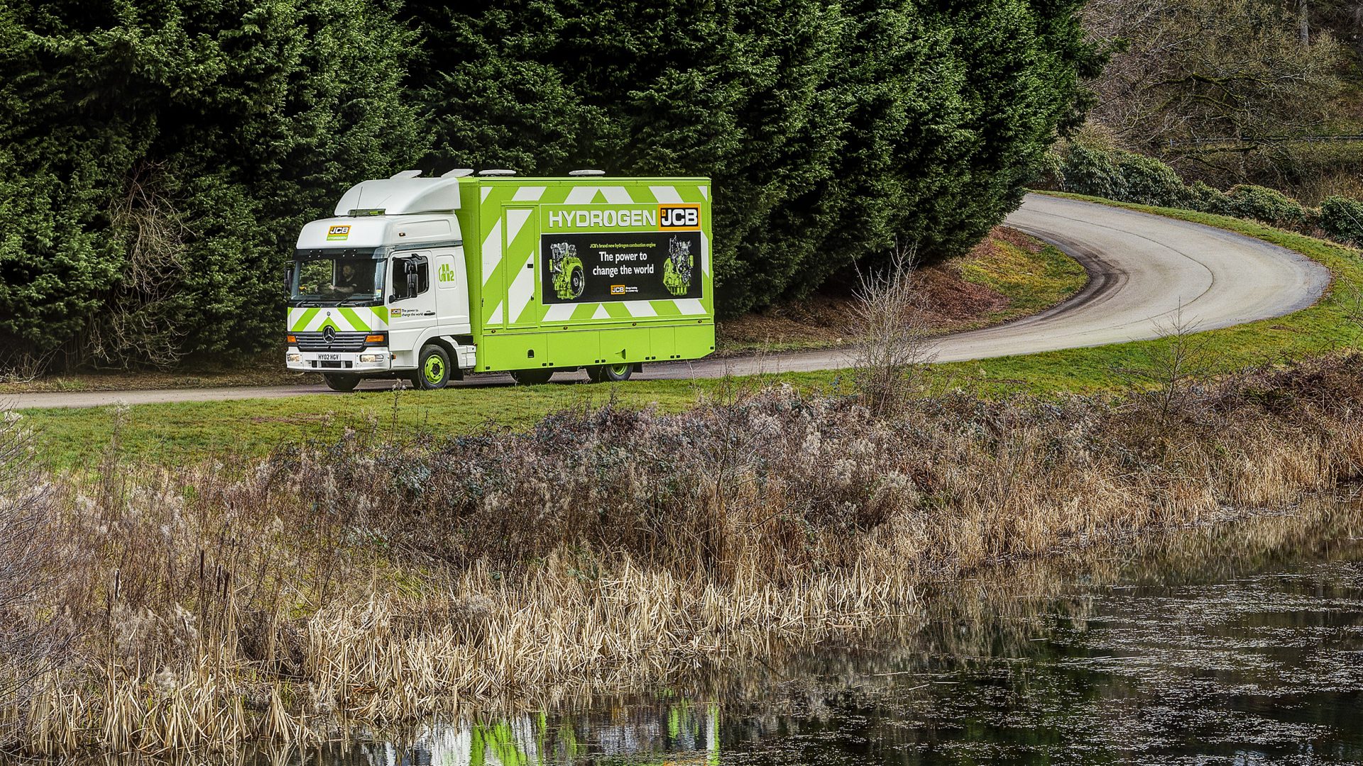 JCB hydrogen ICE in a Mercedes 7.5 ton truck - Sustainable Truck&Van
