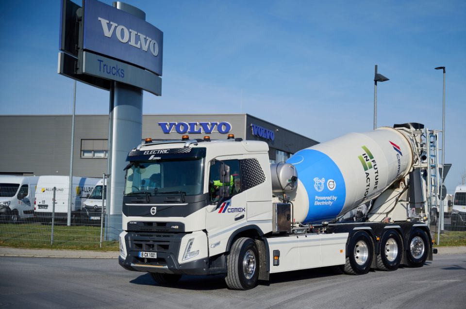 Electric concrete mixer, first vehicle delivered by Volvo Trucks ...