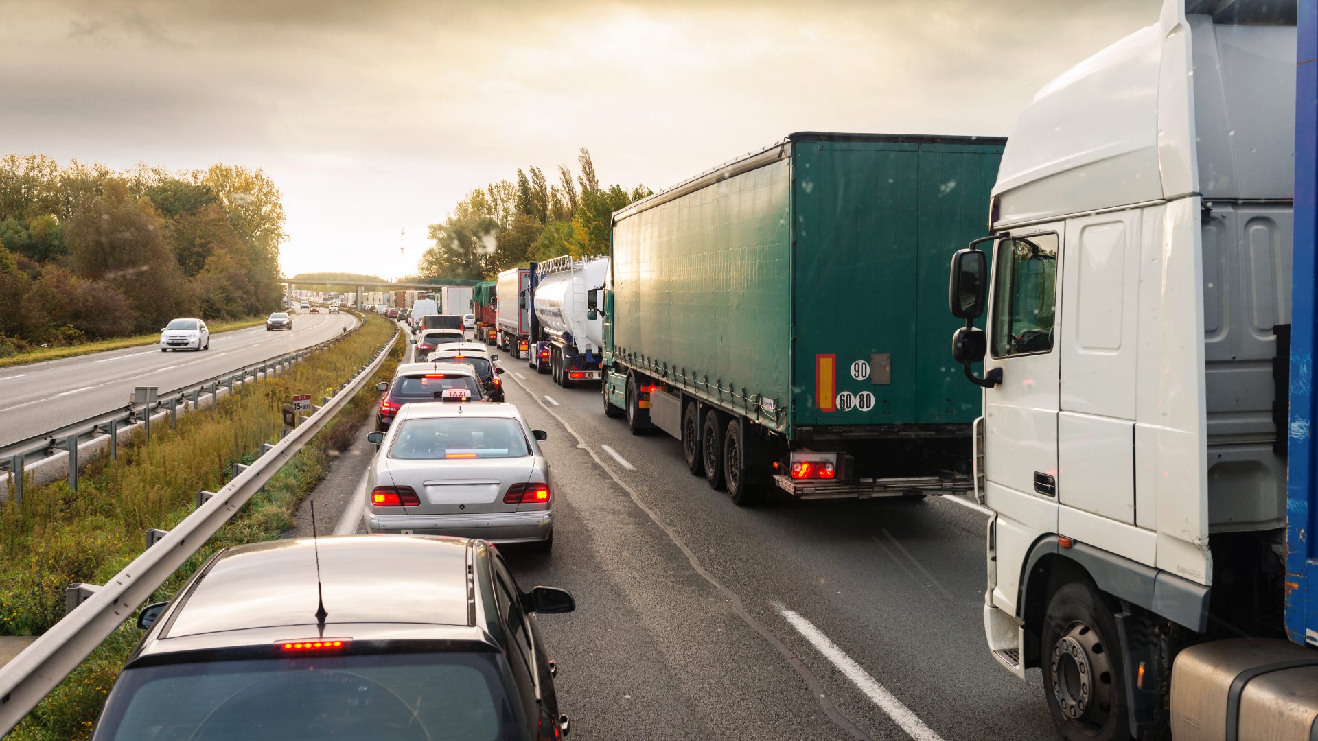 Truck emissions, the EU Commission outlines the roadmap towards 2040