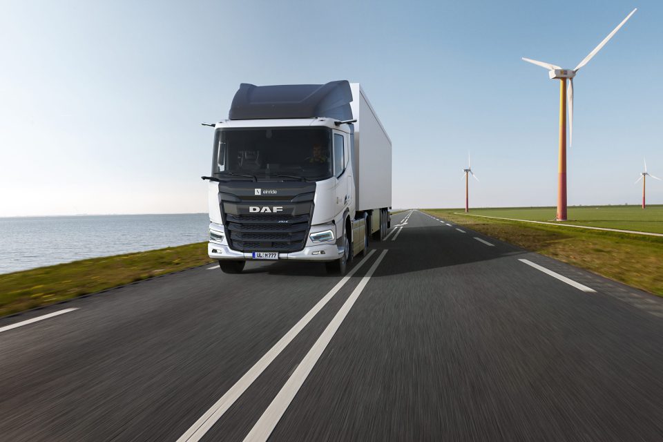 UK, DAF electric trucks will be part of long distance zero emission ...