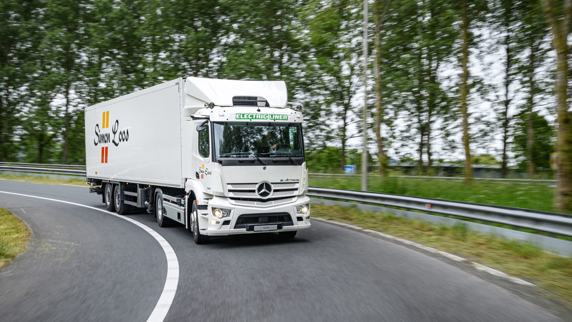Electric trucks, Mercedes provides Dutch operator Simon Loos with the ...