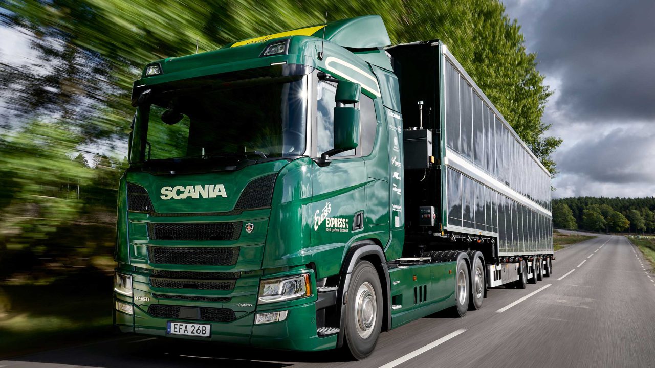 [VIDEO] Scania tests hybrid truck equipped with solar panels in Sweden