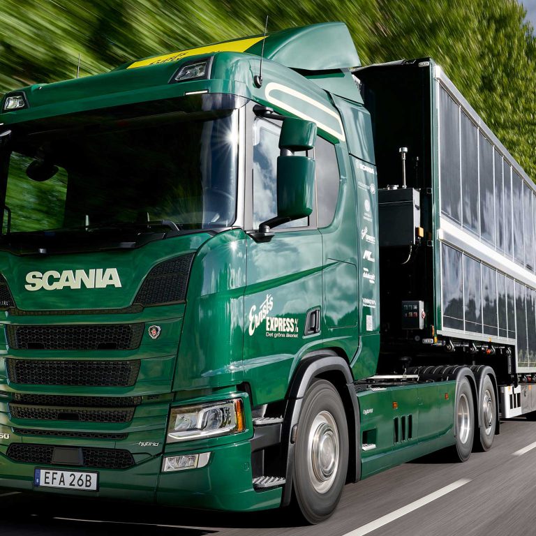 [VIDEO] Scania tests hybrid truck equipped with solar panels in Sweden