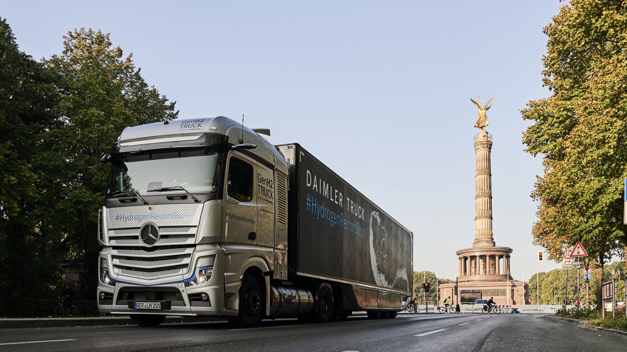 Mercedes-Benz GenH2 hydrogen truck completes record run: more than ...