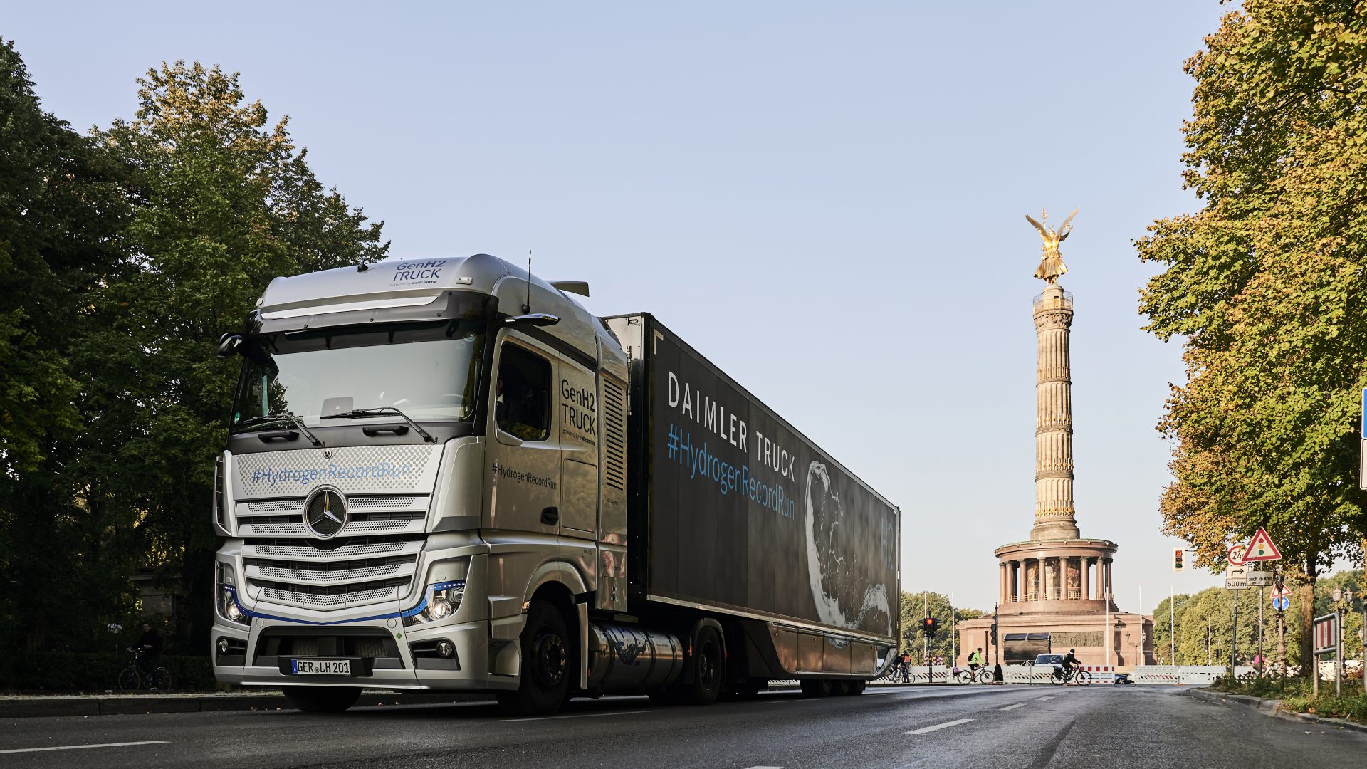 Mercedes-Benz GenH2 hydrogen truck completes record run: more than ...