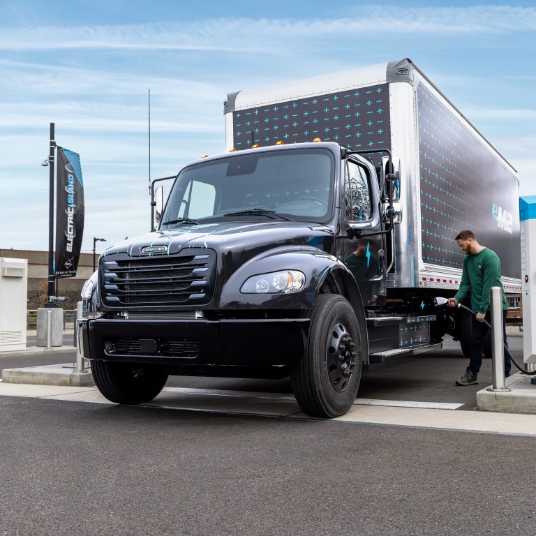 Freightliner eM2 battery electric medium-duty truck, production starts ...