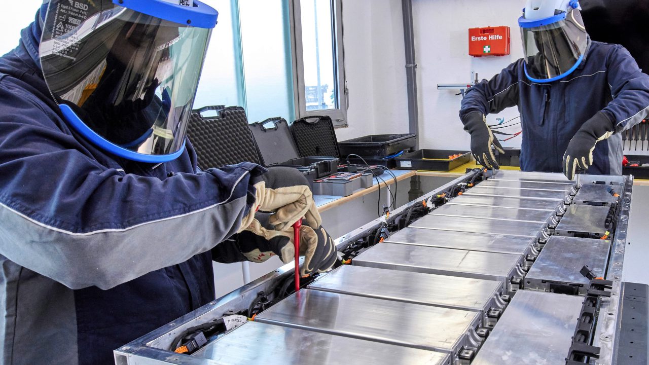 MAN plans to establish battery repair centres in several European ...