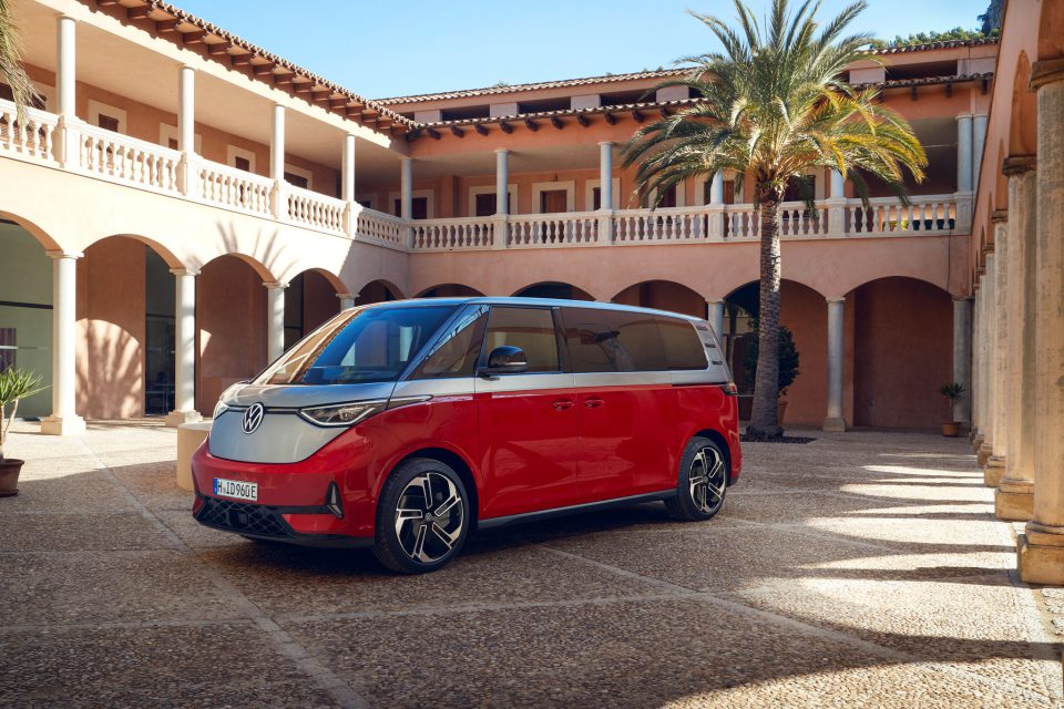 Volkswagen unveils the ID. Buzz GTX, the most powerful version of the ...