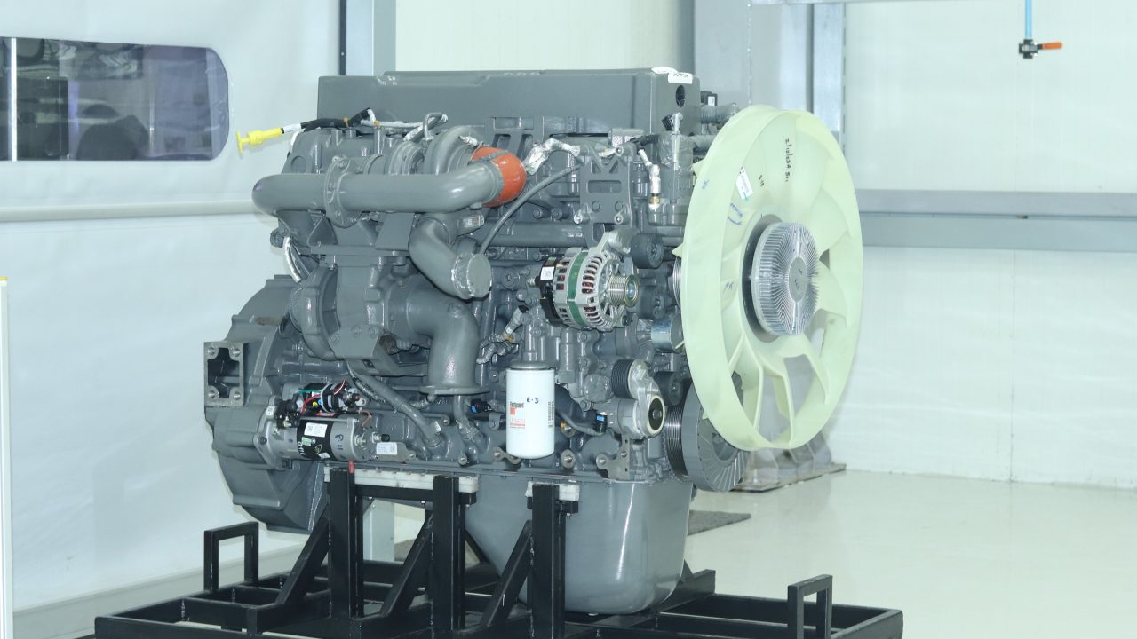 Cummins hydrogen internal combustion engines for Tata ZE trucks ...