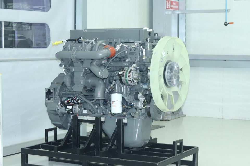 Cummins hydrogen internal combustion engines for Tata ZE trucks ...