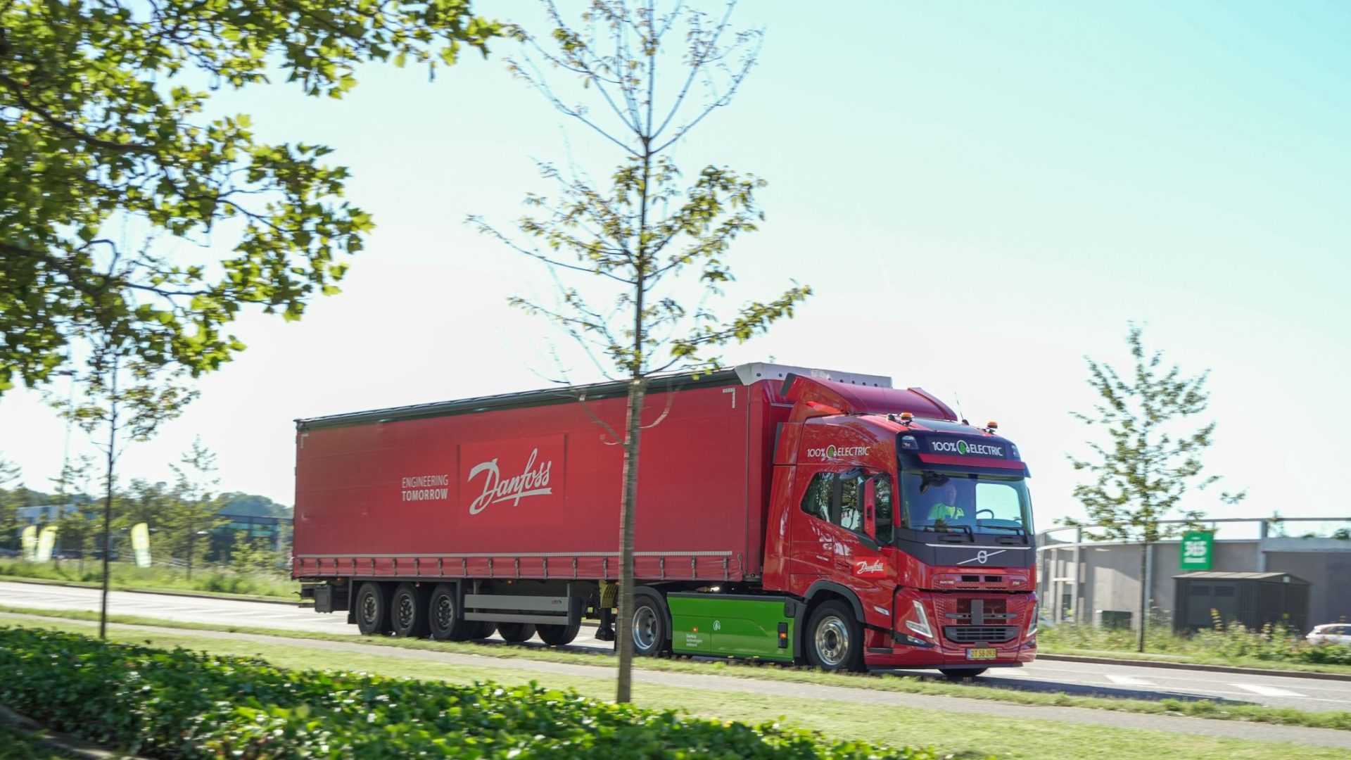 Danfoss 20-ton electric truck on the road, from Denmark to Le Mans (France)