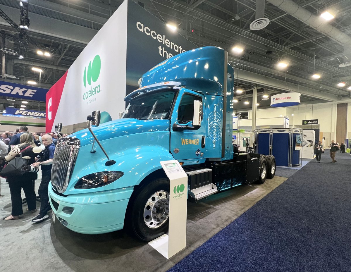 Navistar's International RH Series hydrogen truck (powered by Accelera ...