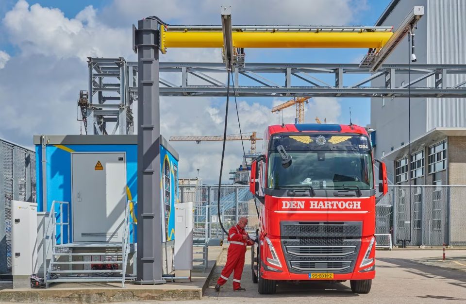 Megawatt charger shared by trucks and vessels in Amsterdam. A project ...