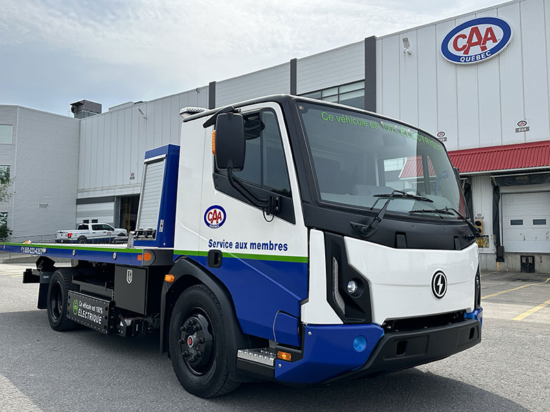 Quebec, Lion Electric delivers first electric tow tractor in North America