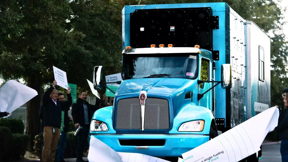 Accelera by Cummins pushes hydrogen fuel cell truck to the Guinness ...