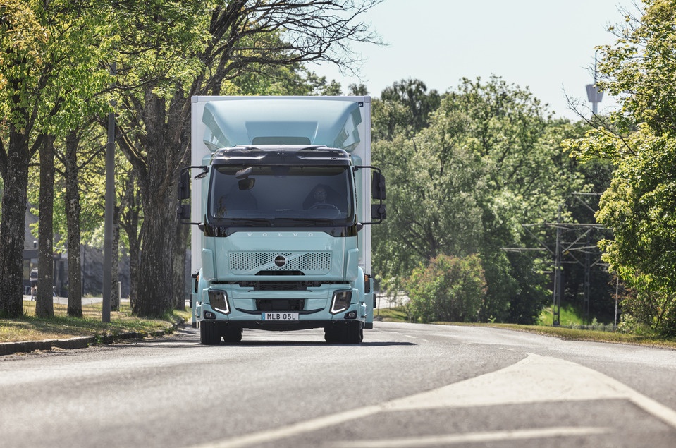 The EU Commission wants to eliminate tolls for zero-emission heavy-duty ...