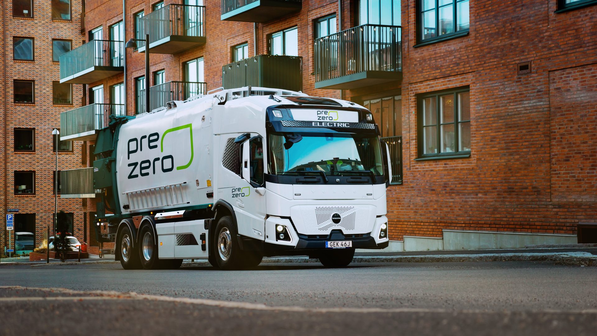 Electric trucks, Volvo to get major agreement with waste management ...