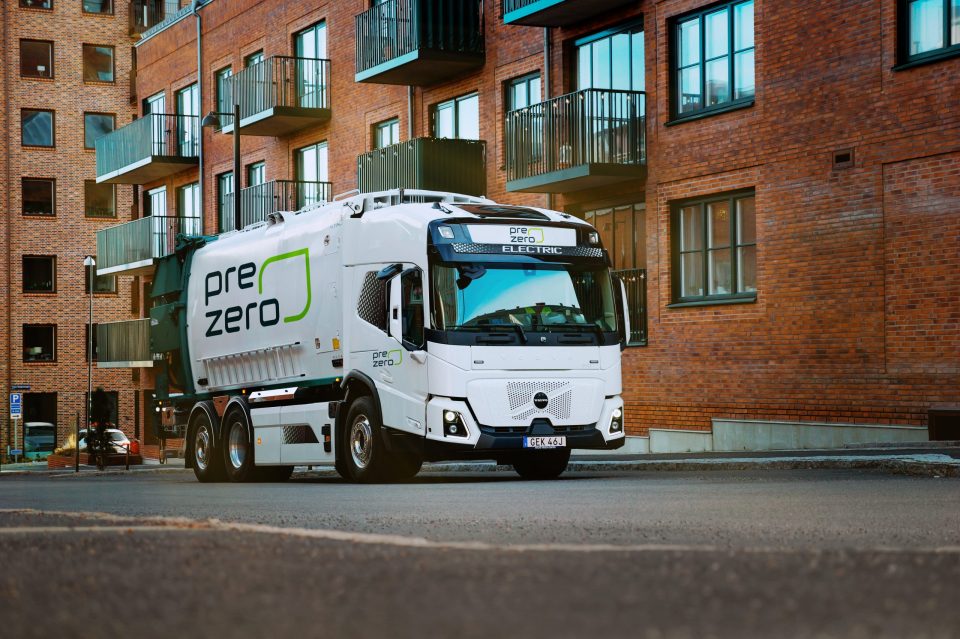 Electric trucks, Volvo to get major agreement with waste management ...