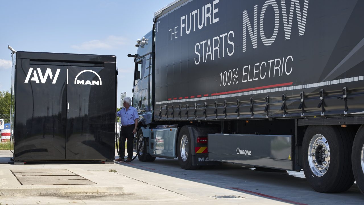 Electric trucks, what is the Smart Charging Cube provided by MAN ...