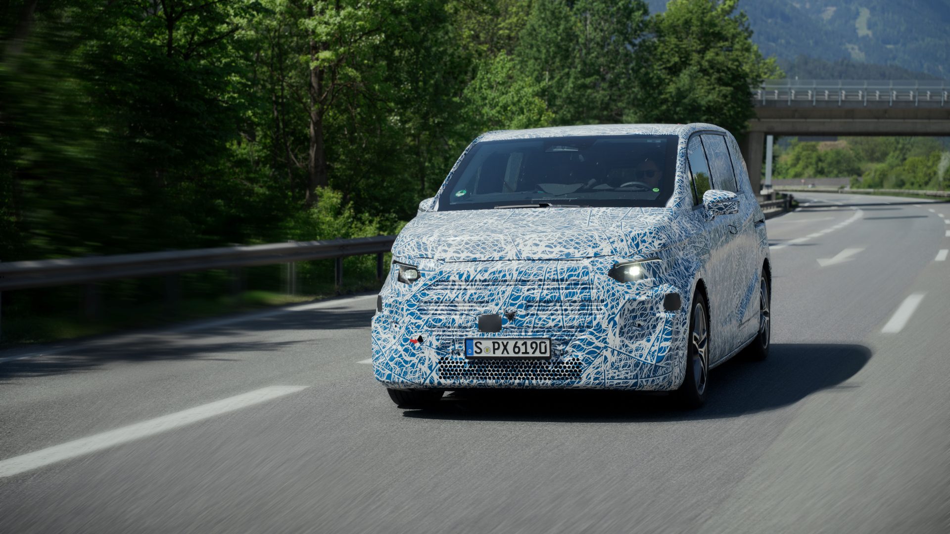 Mercedes-Benz tests new electric vans with Van.Ea architecture from ...