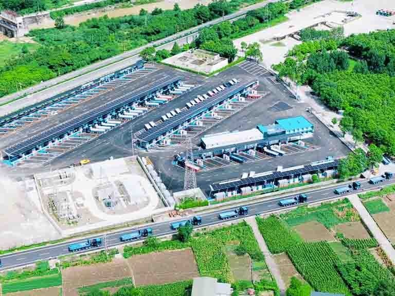 Huawei opens huge heavy-duty truck charging station in China