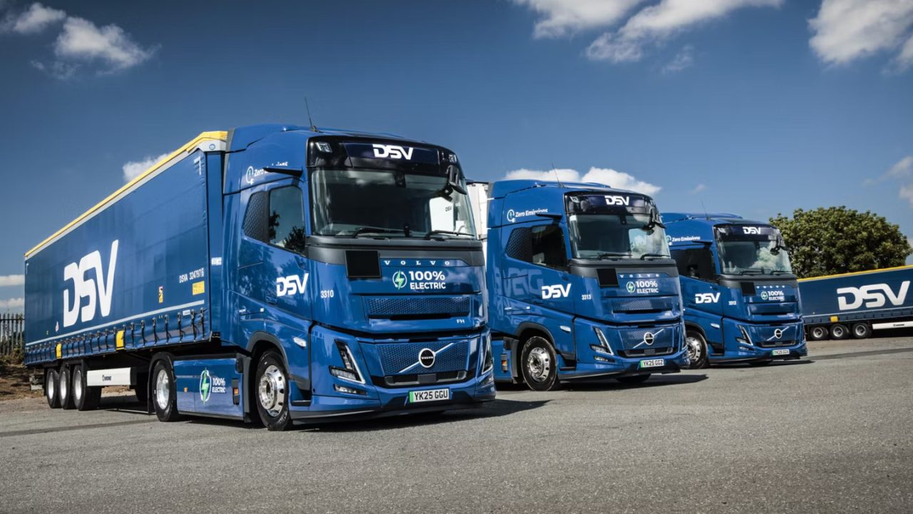 Volvo Trucks deployed four Volvo FH Aero Electric tractors to DSV in the UK