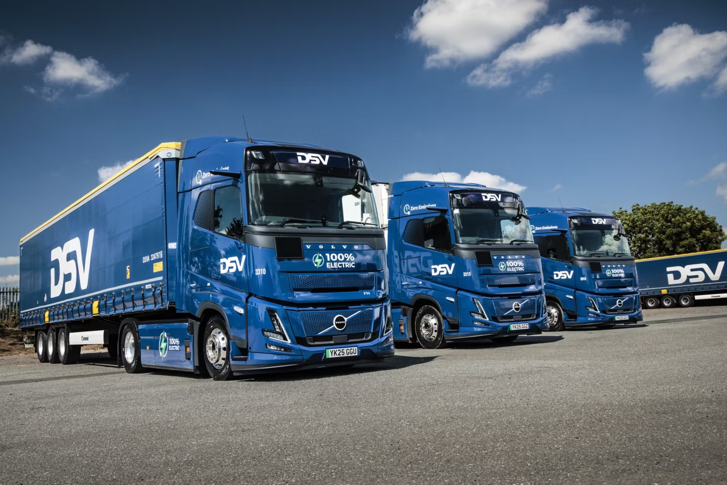 Volvo Trucks deployed four Volvo FH Aero Electric tractors to DSV in the UK